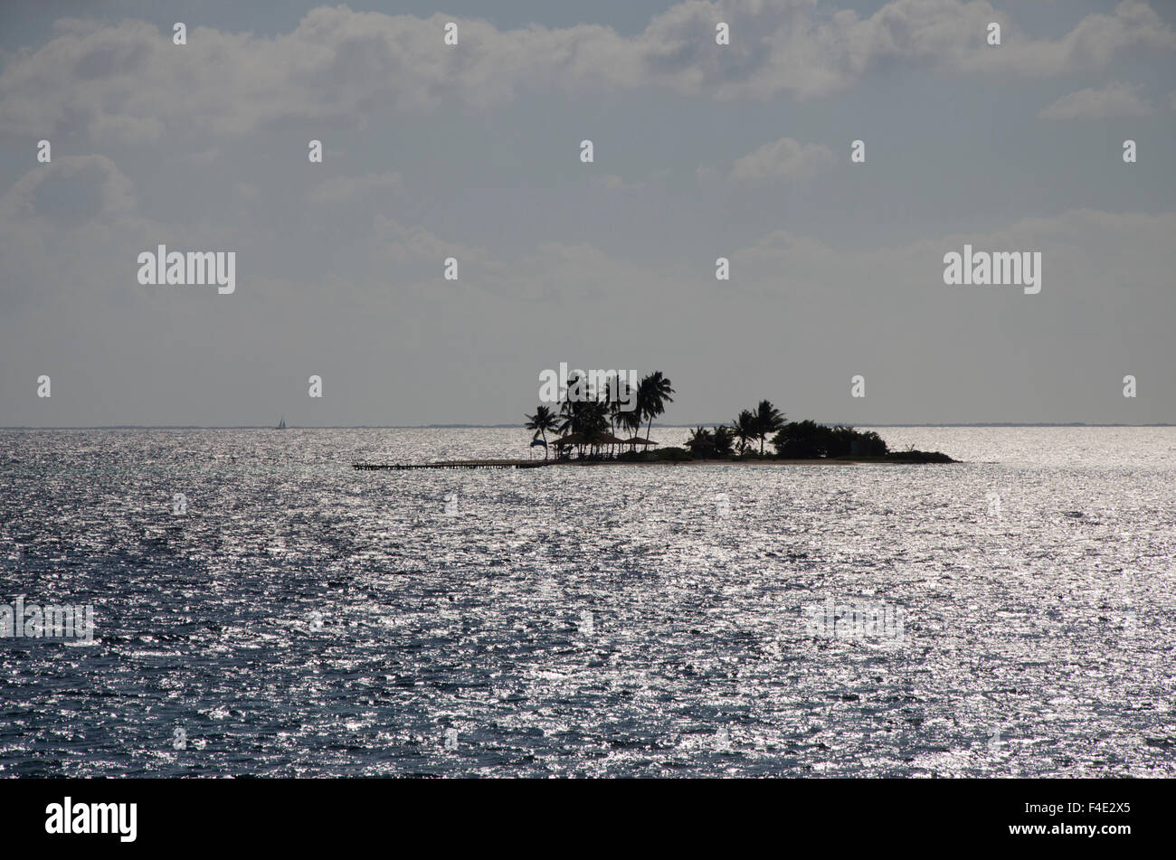 Belize, Belize. Goff's Caye, popular Barrier Reef island just off the ...