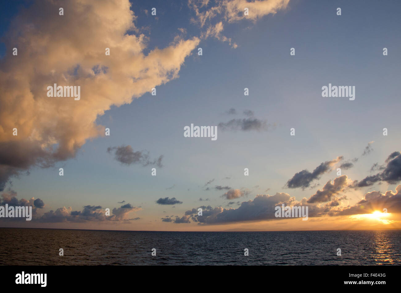 Sunset shaft sunrise cloud hi-res stock photography and images - Alamy