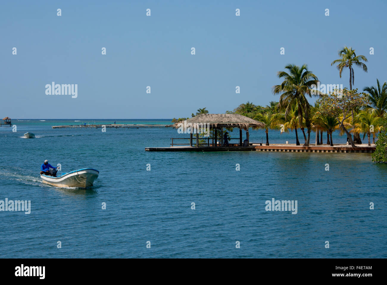 Honduras, Honduran Bay Islands, Roatan, Sandy Bay, Anthony's Key ...