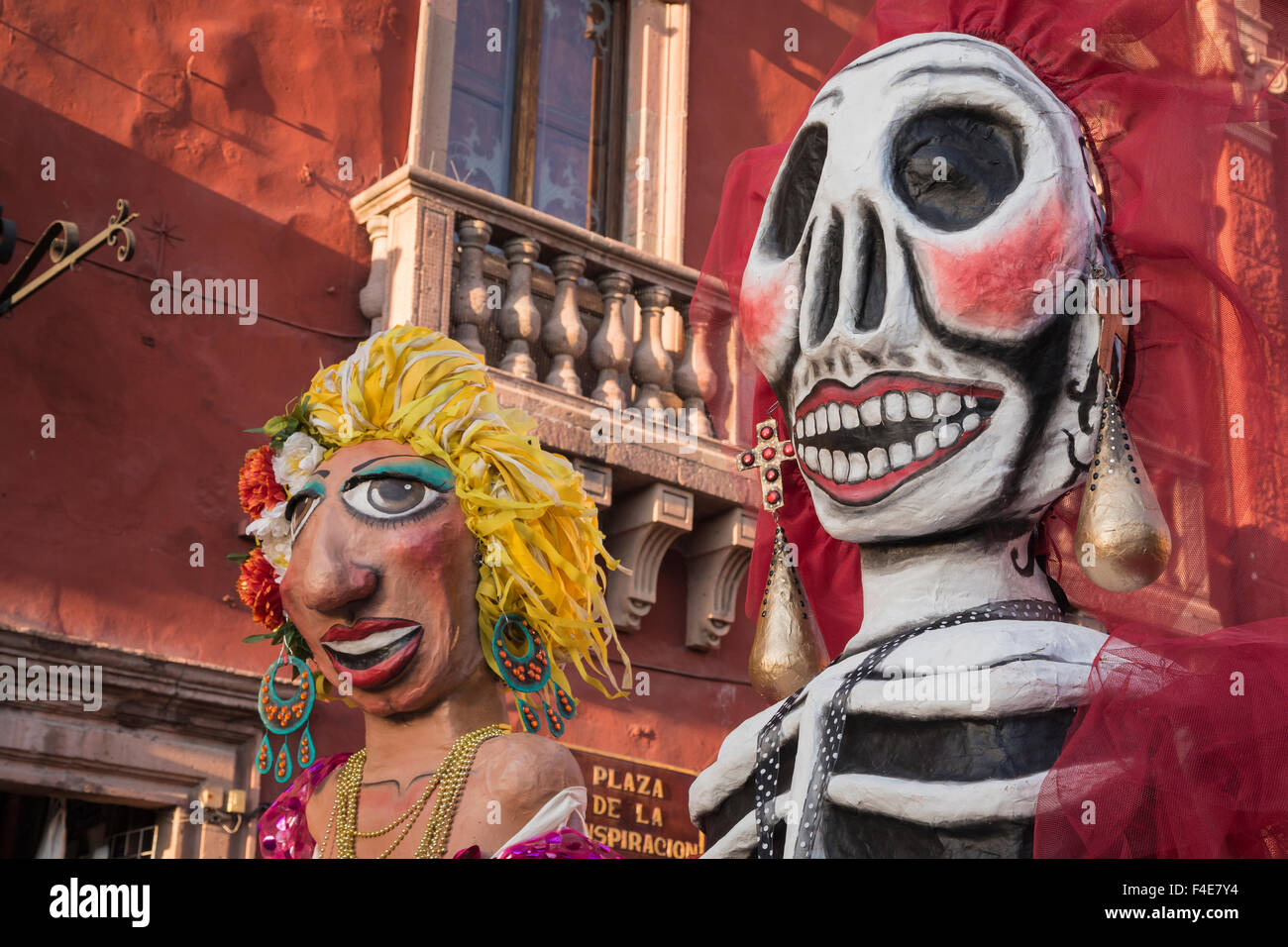 Mojiganga giant puppets hi-res stock photography and images - Alamy