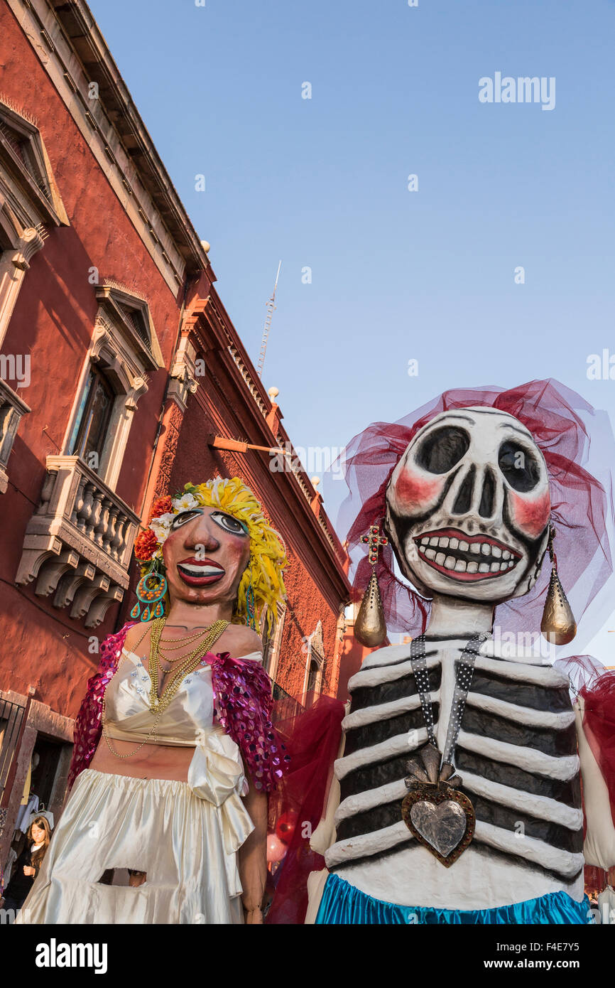 Mojiganga giant puppets hi-res stock photography and images - Alamy