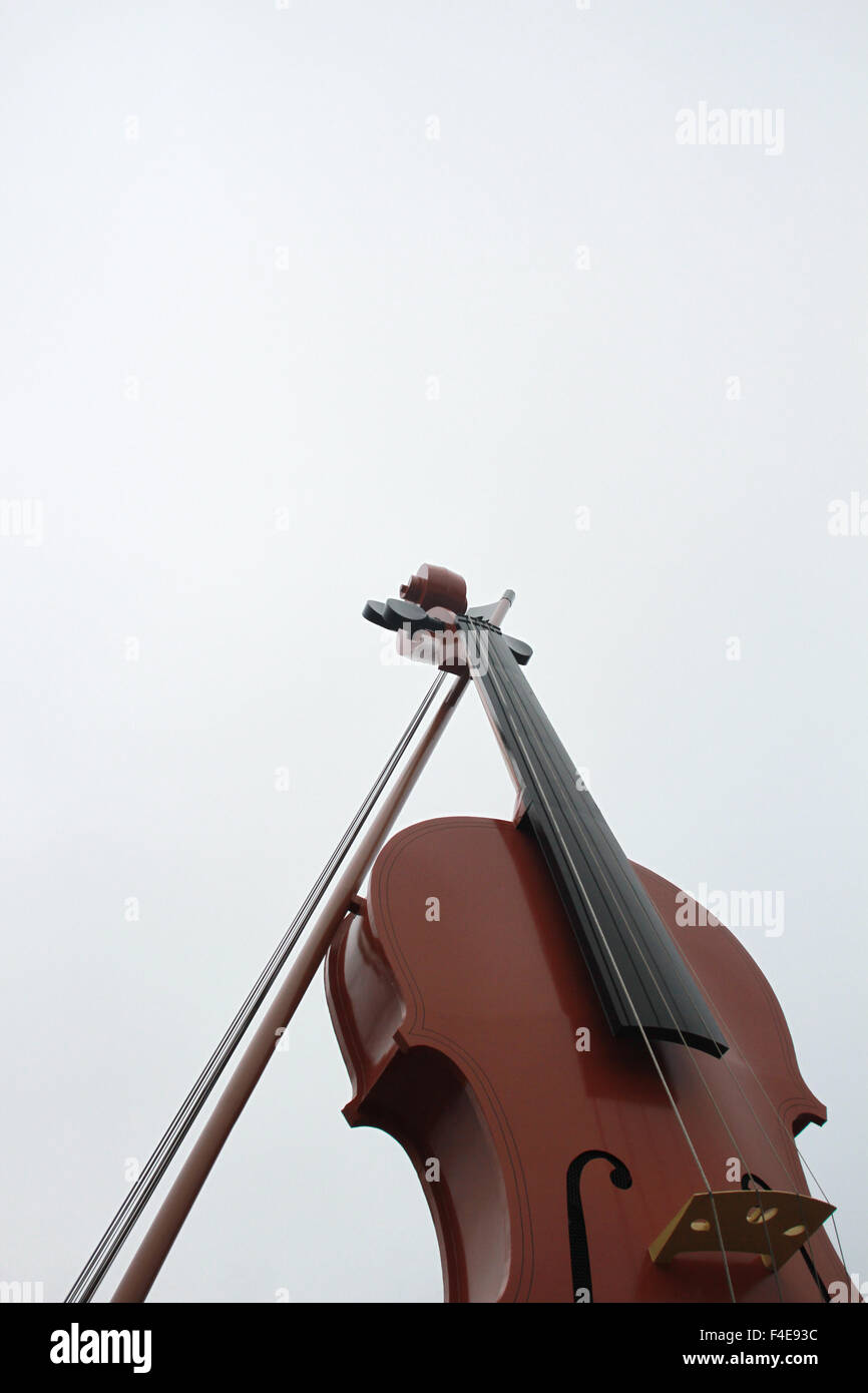 The worlds largest fiddle hi-res stock photography and images - Alamy
