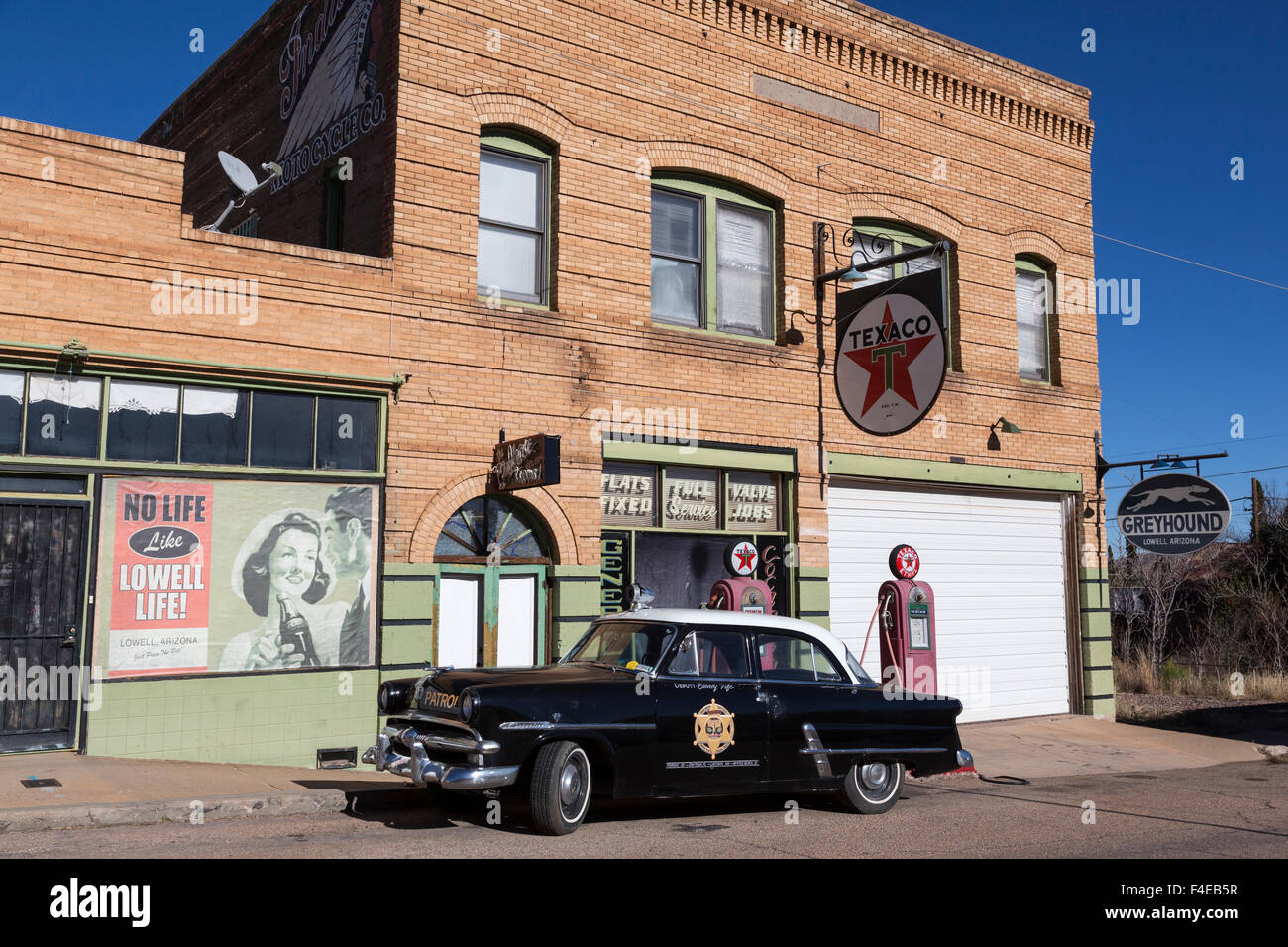 Police car at gallery hi-res stock photography and images - Alamy