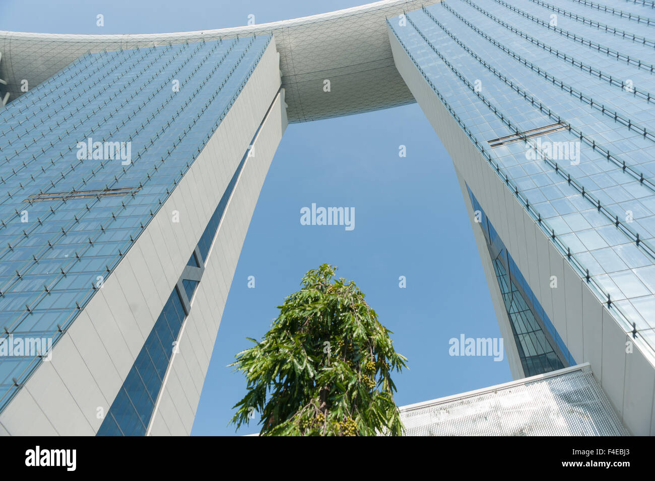 Spectacular ultra-modern architecture in city of Singapore two towers ...