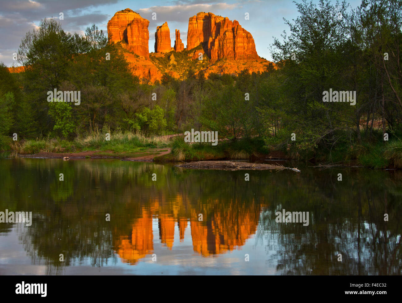 Cathedral Rock at Sunset, Red Rock Crossing, Sedona, Arizona, USA Stock ...