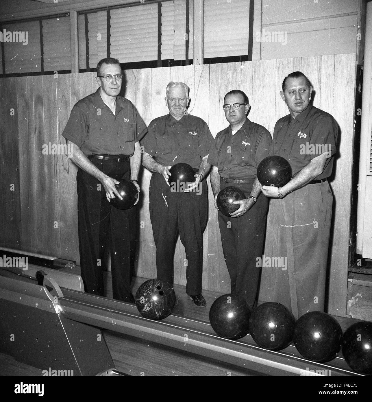 male bowling team poses for group photo Stock Photo - Alamy