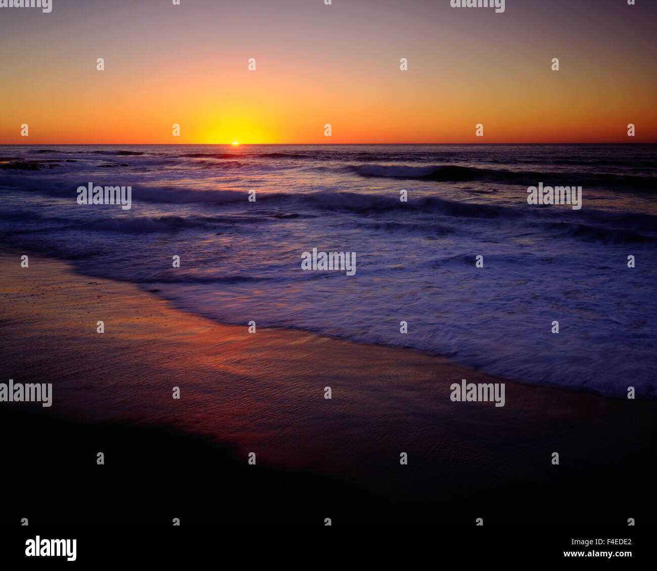 USA, California, San Diego, A beach on the Pacific Ocean at Sunset ...