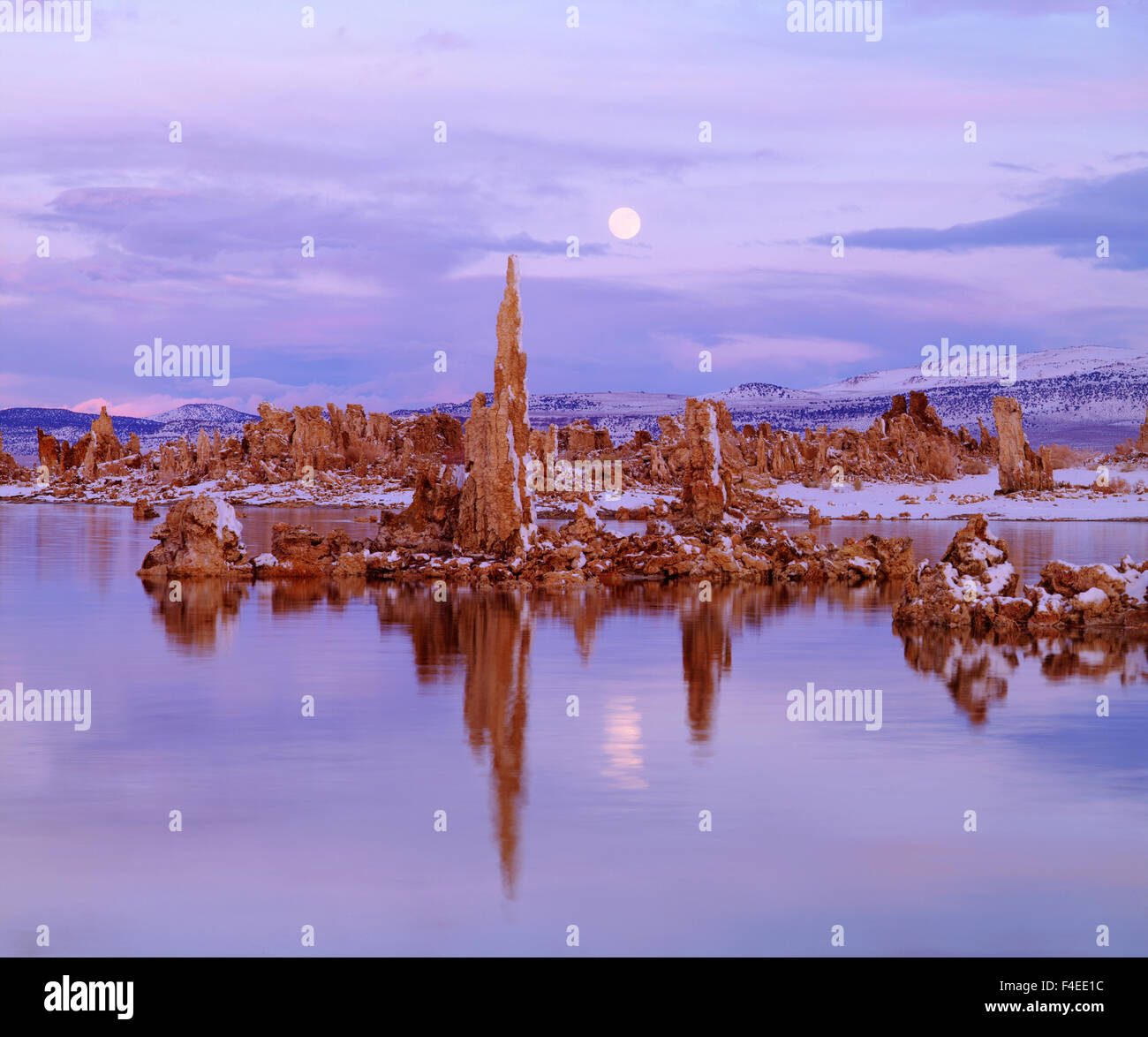 Full moon over mono lake hi-res stock photography and images - Alamy