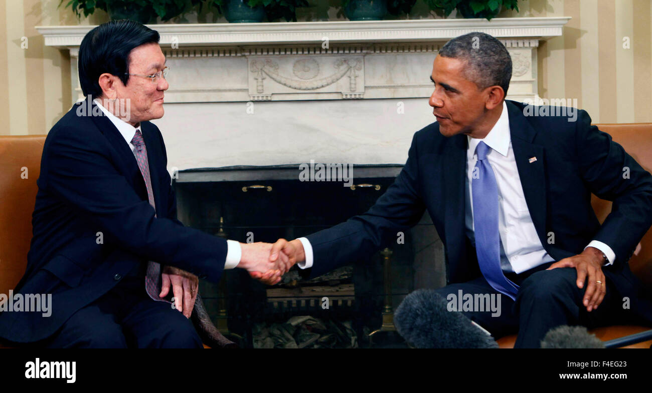 President Barack Obama meets with President Truong Tan Sang of Vietnam ...