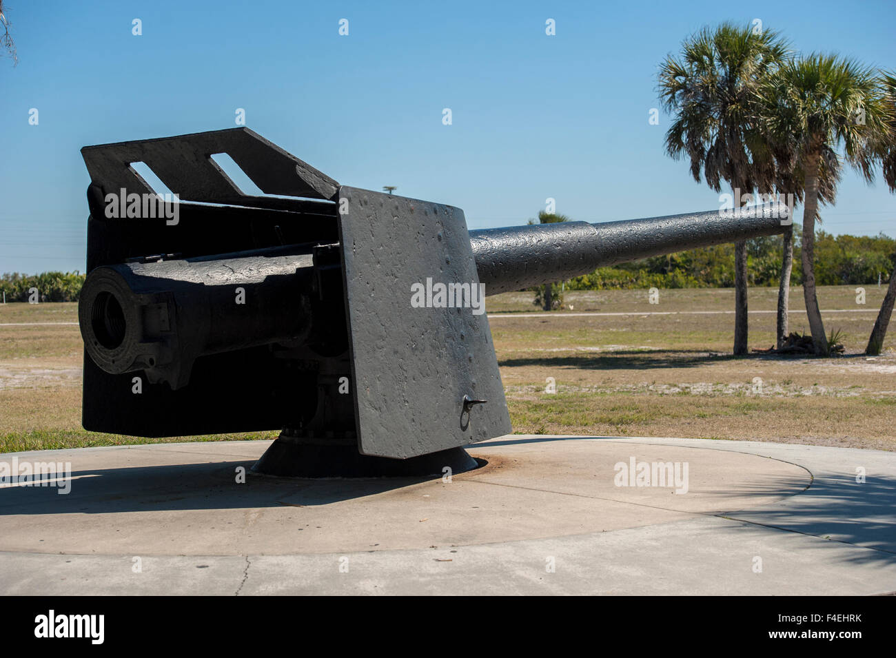 USA, Florida, Tierra Verde, Fort De Soto, Spanish-American War cannon ...