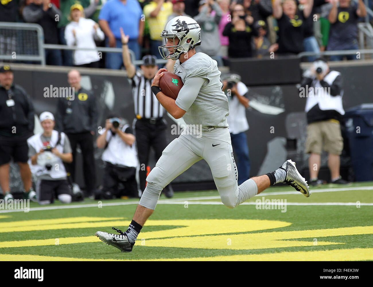 Oregon ducks autzen stadium hi-res stock photography and images - Alamy