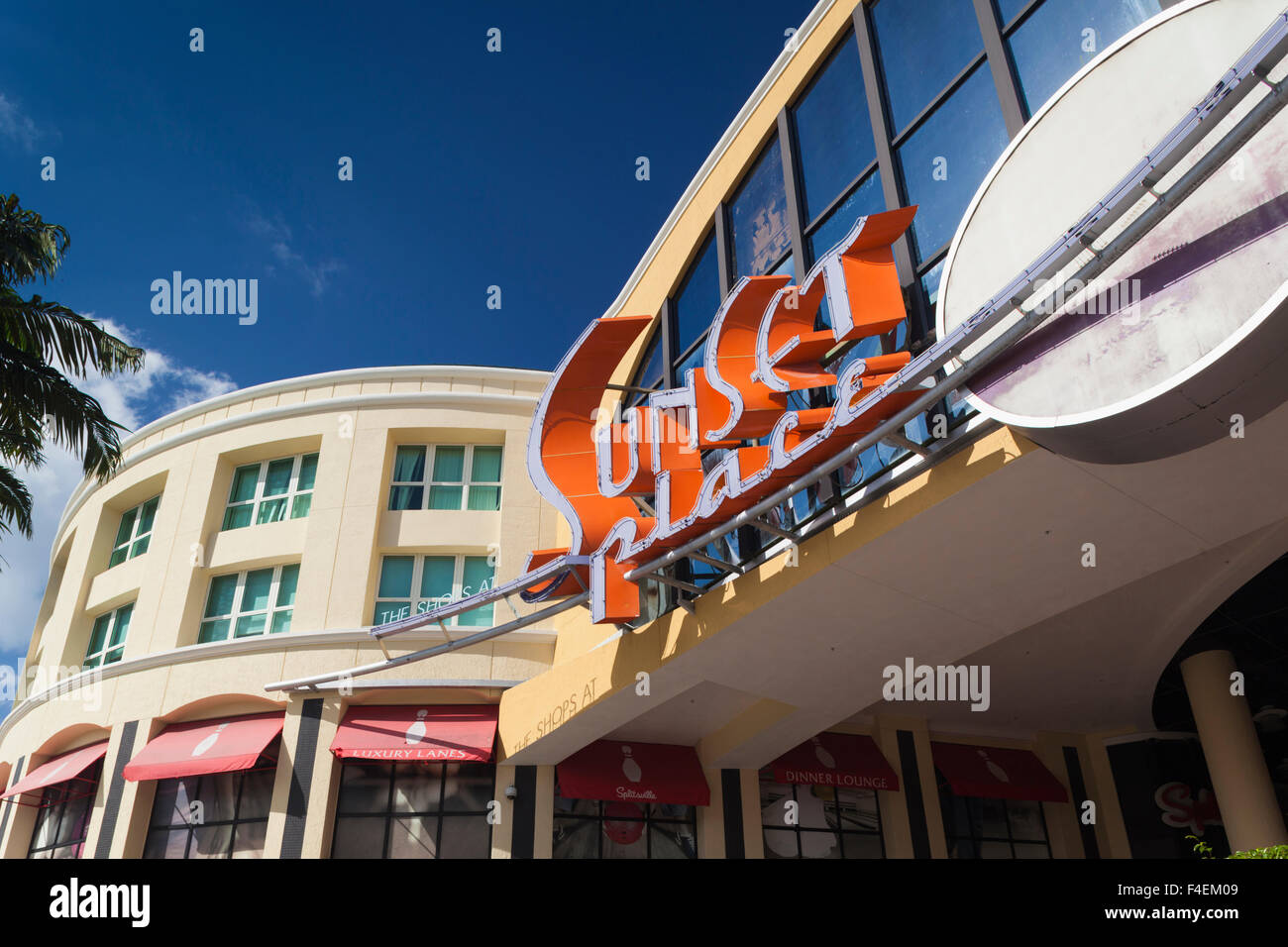 USA, Florida, Miami-area, South Miami, The Shops at Sunset Place ...
