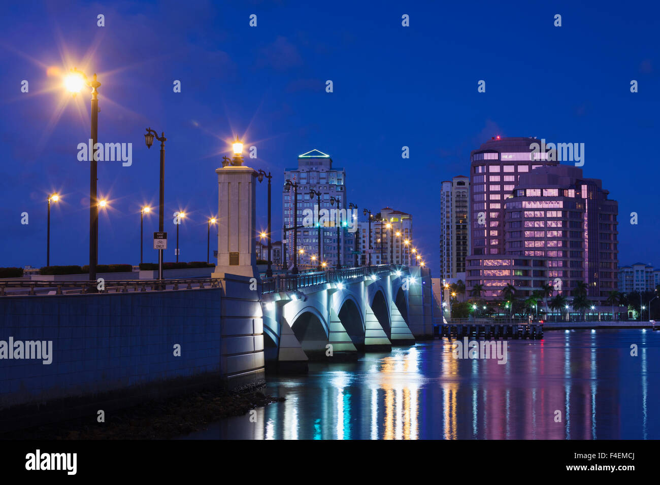 Florida royal palm hi-res stock photography and images - Alamy