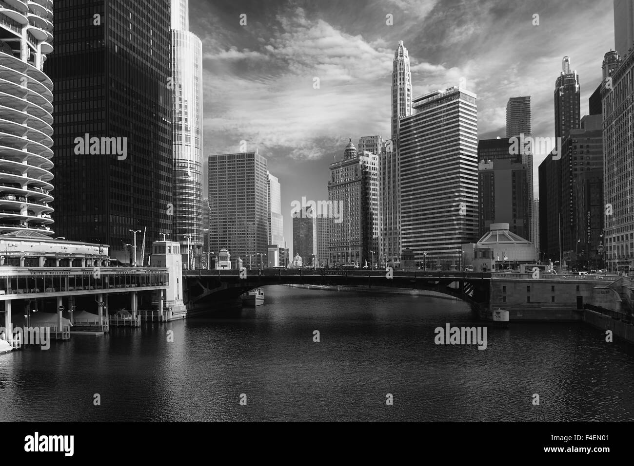 State street bridge chicago hi-res stock photography and images - Alamy