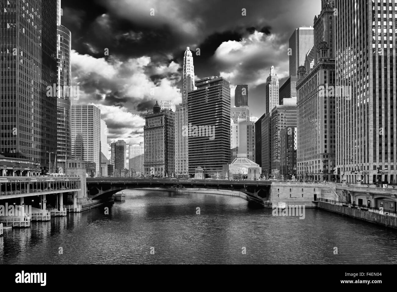 State street bridge chicago hi-res stock photography and images - Alamy