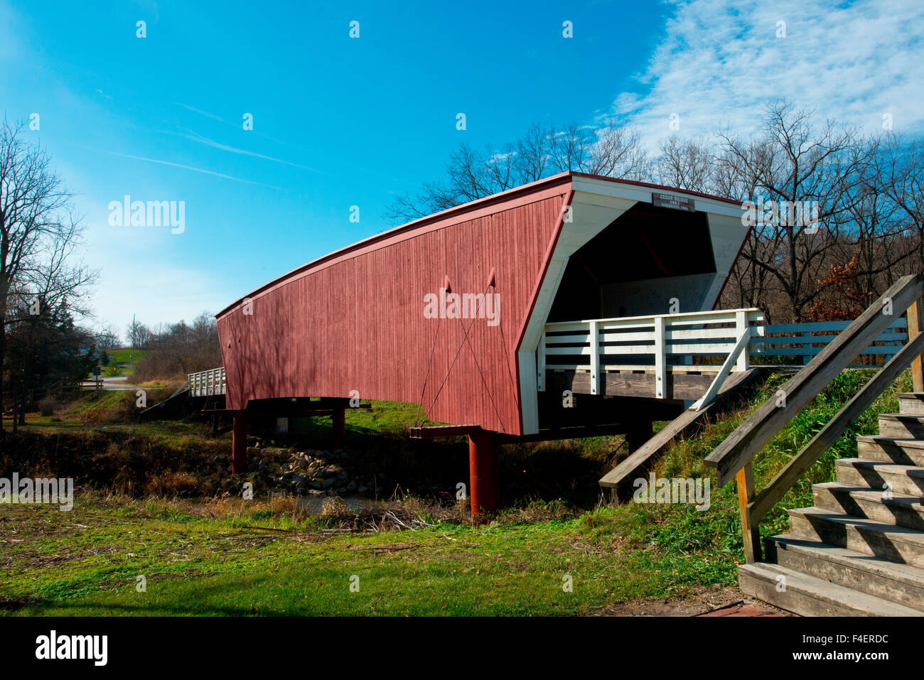 Cedar creek covered bridge hi-res stock photography and images - Alamy