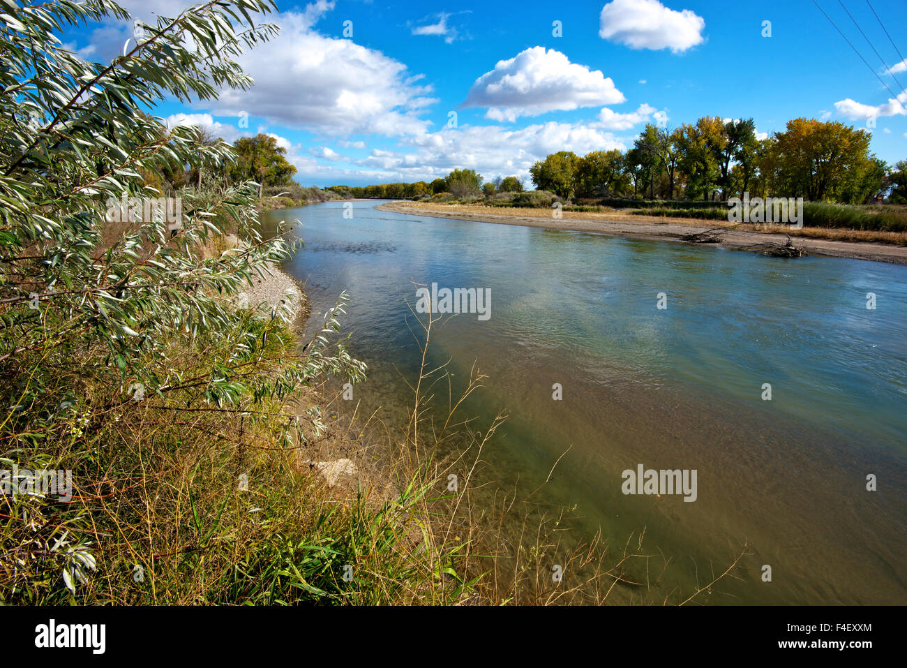 Oregon Trail, the North Platt River was the main route of emigrants and ...