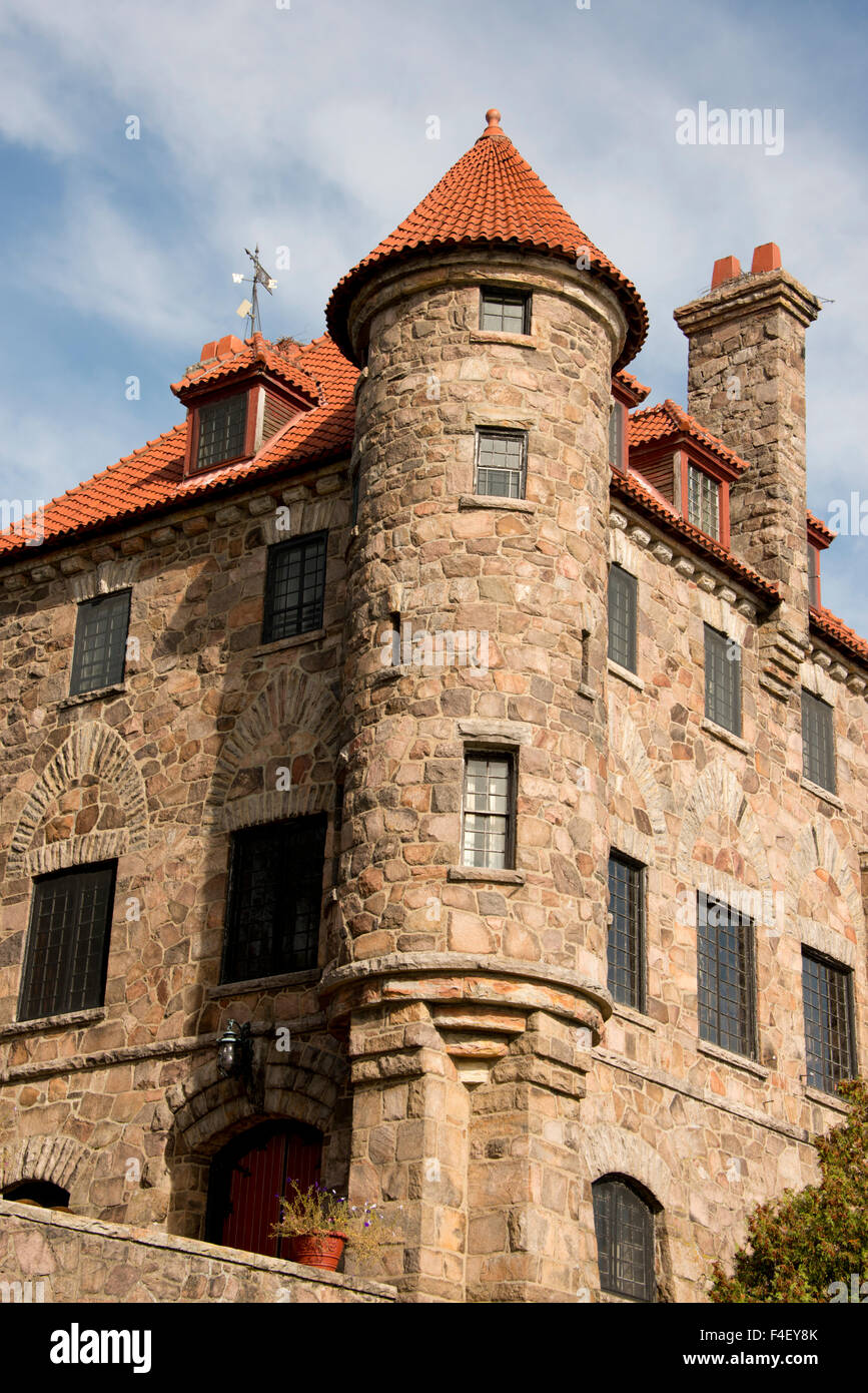 Singer castle new york dark island hi-res stock photography and images ...