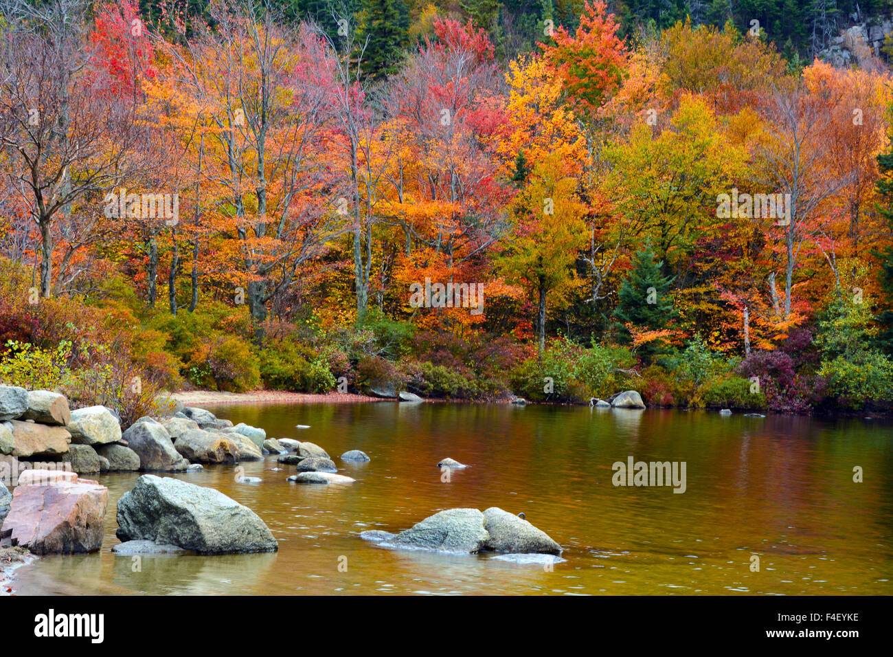 Autumn on Echo Lake, Franconia Notch State Park, New Hampshire, USA ...