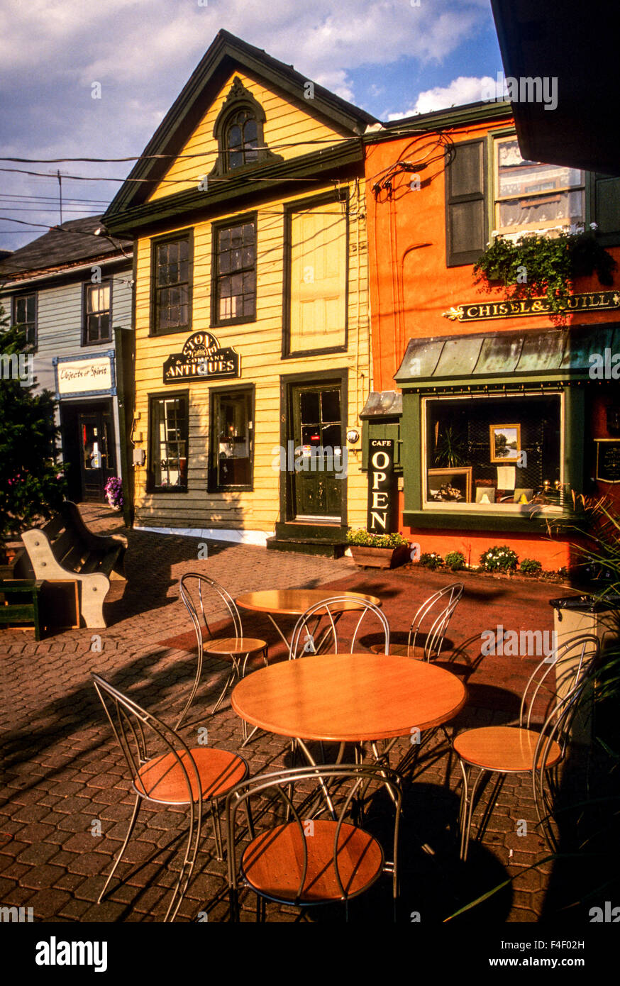 Corner shops hi-res stock photography and images - Alamy