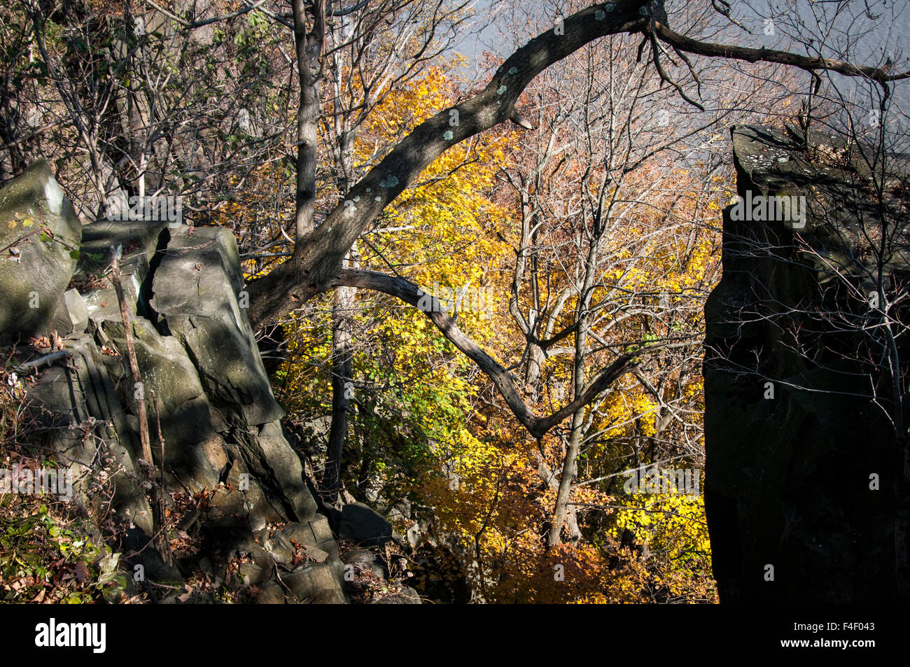 USA, New Jersey, Hudson River Basin, Alpine Lookout on the Hudson River ...