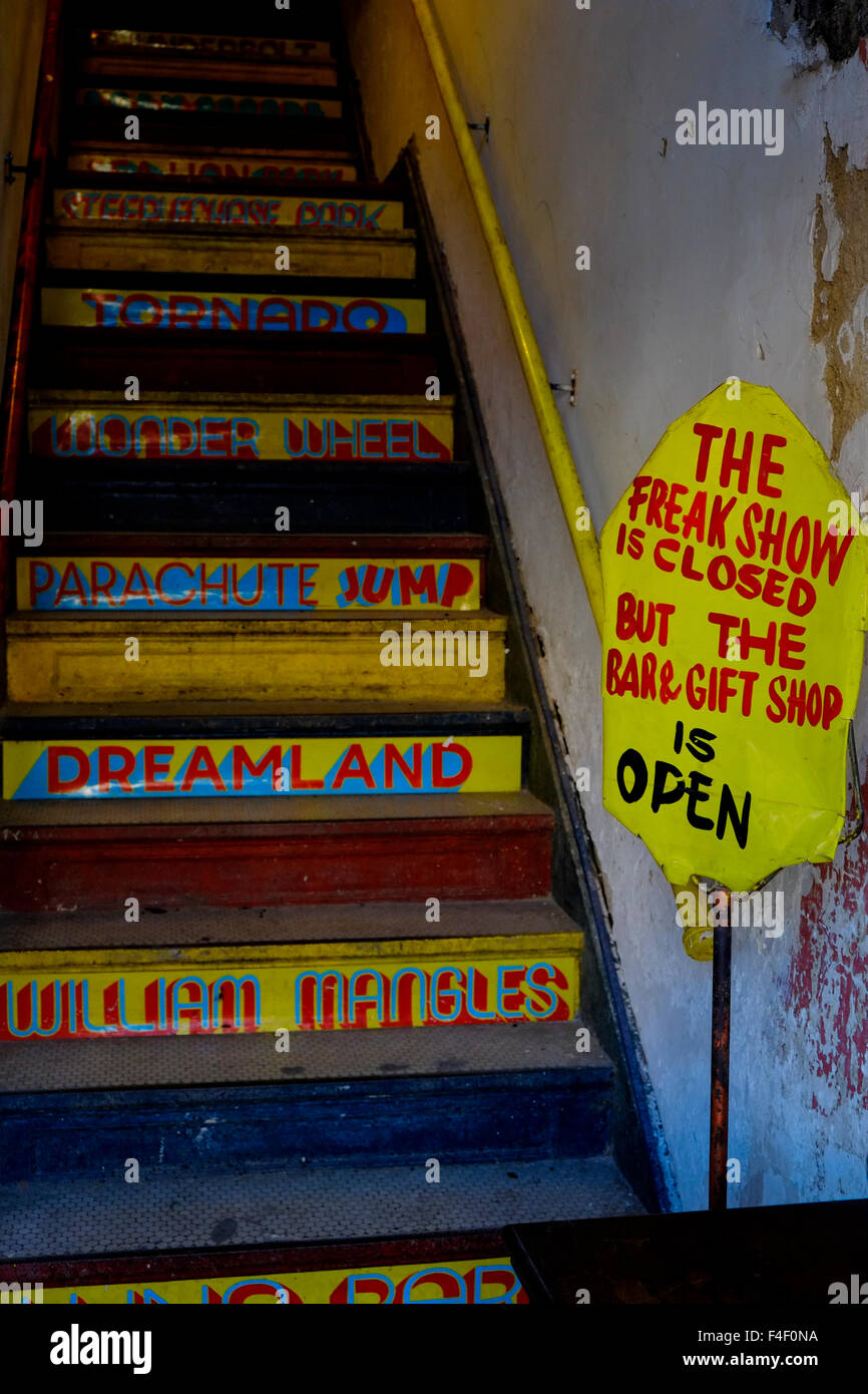 Sideshow Sign High Resolution Stock Photography and Images - Alamy