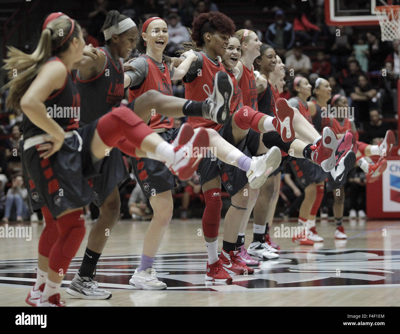 Usa. 16th Oct, 2015. Members of the lady Lobos perform a rockette style ...