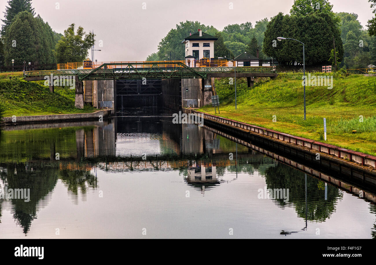 Sailing into the Lock number 21 on the Mohawk River, New London New ...