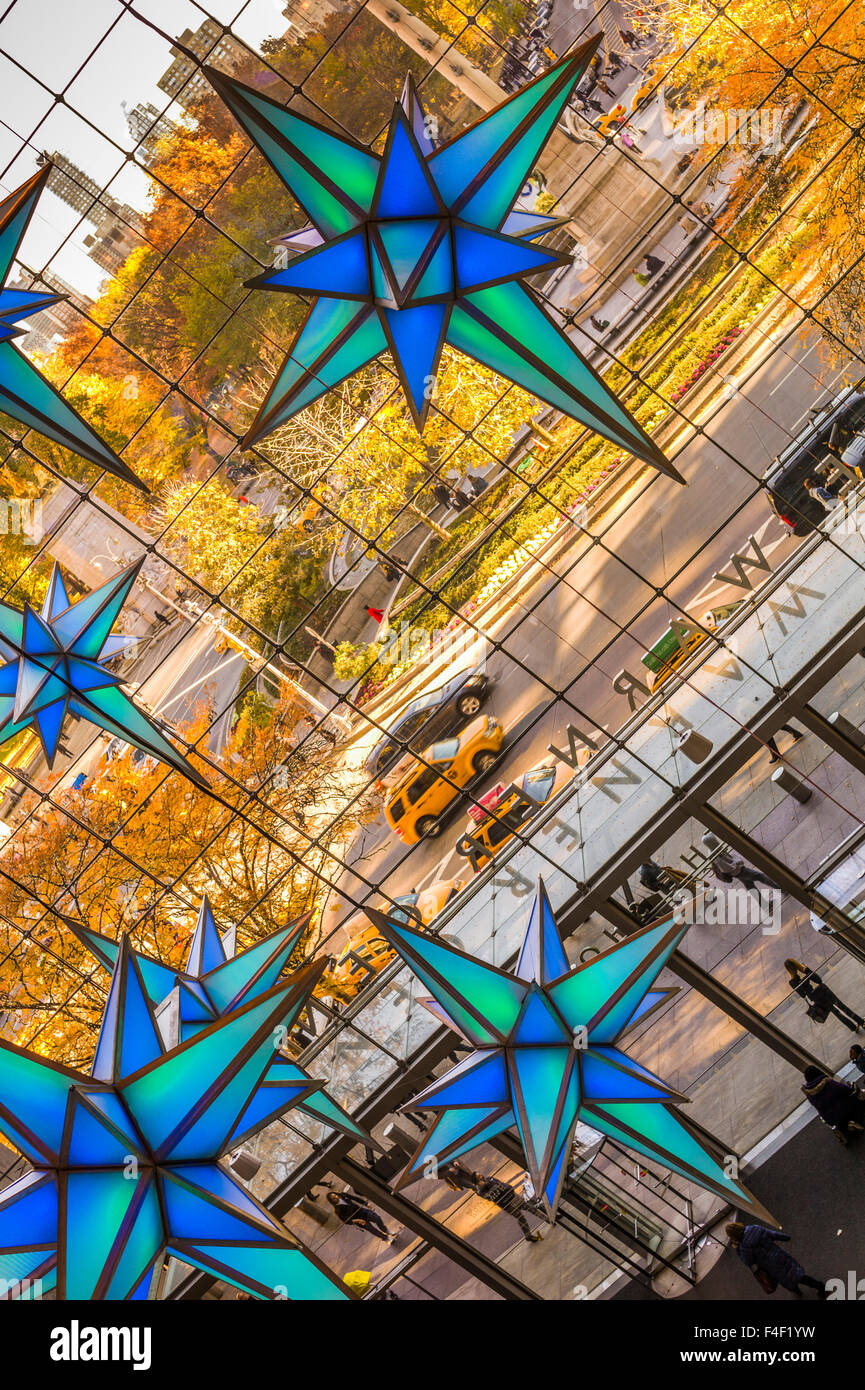 Time warner building interior hi-res stock photography and images - Alamy
