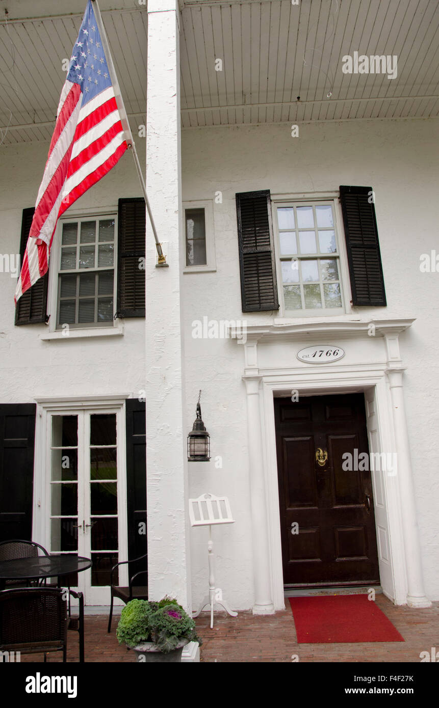 New York, Rhinebeck. Historic Beekman Arms Inn, the oldest inn in ...