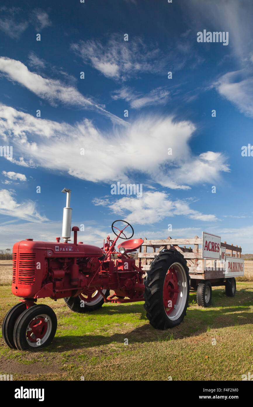 North Carolina, Barco, antique farm tractor Stock Photo - Alamy