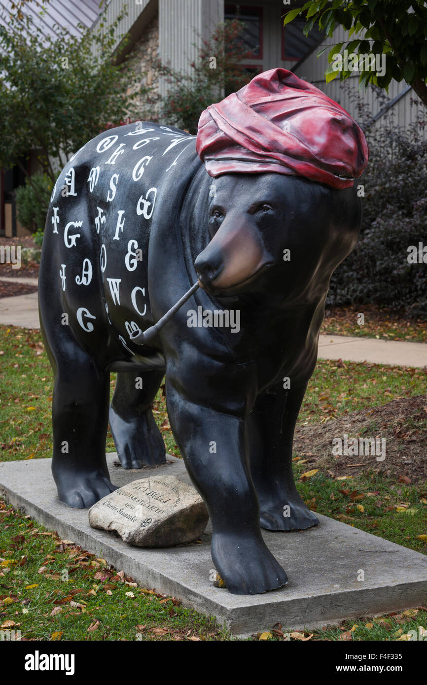 North Carolina, Cherokee, Cherokee Indian Reservation, bear sculpture ...