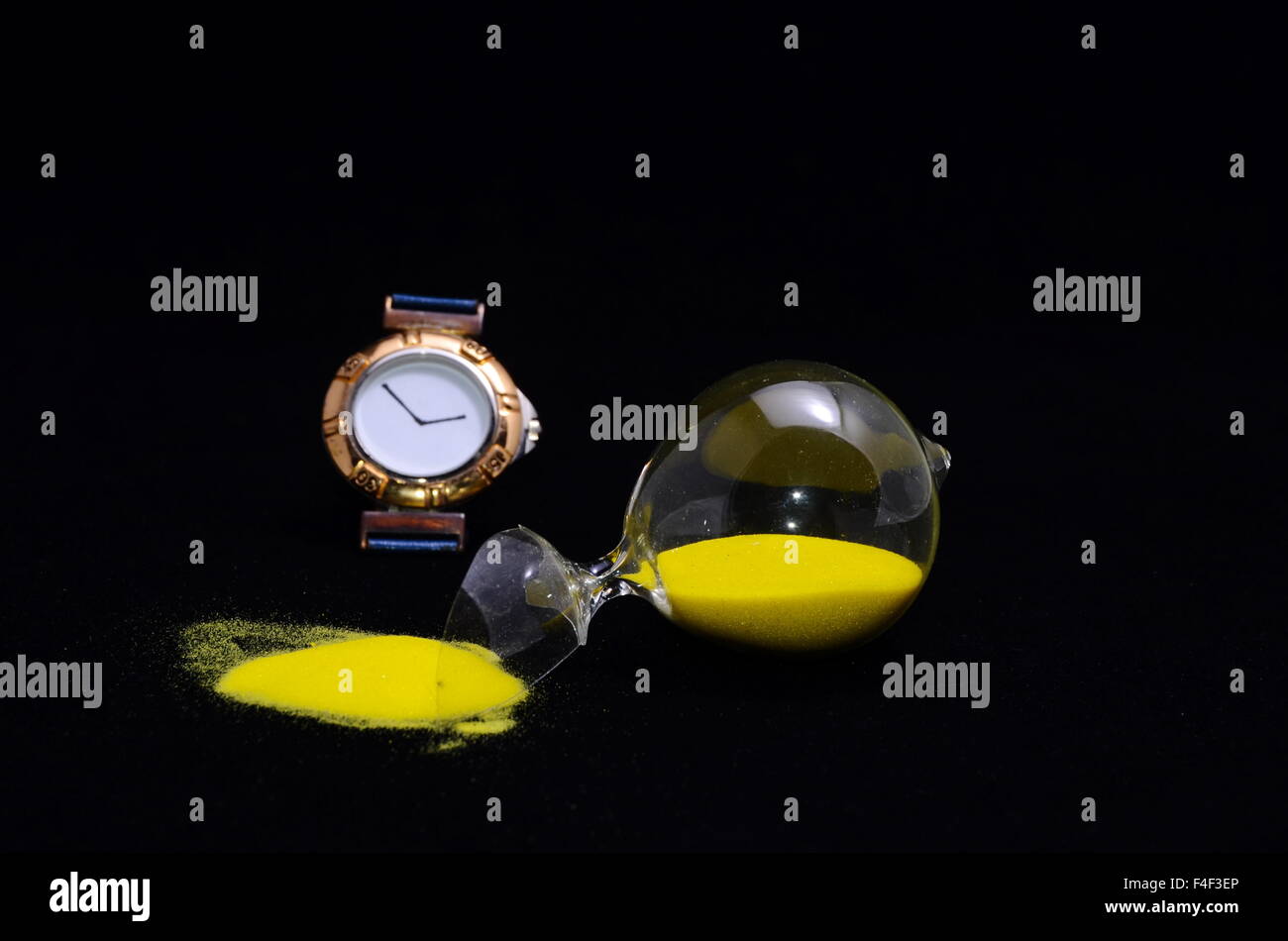 Broken Glass Hourglass Stock Photo - Alamy