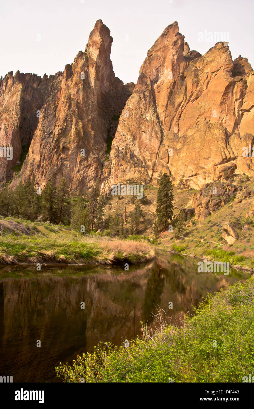 Smith Rock , Crooked River, Smith Rock State Park, Oregon, USA Stock ...