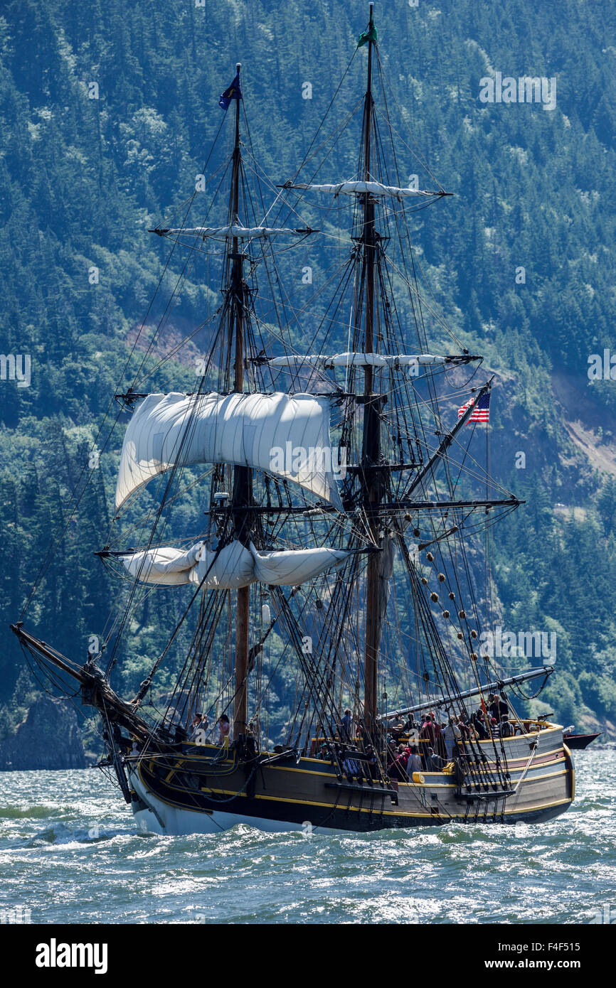 USA, Oregon, Hood River, Lady Washington of the Grays Harbor Historical ...