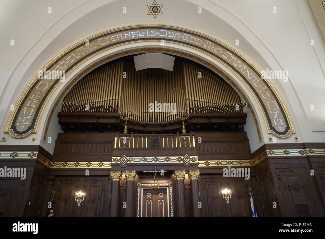 Organ rank and chancel of Rodef Shalom Synagogue in Pittsburgh PA Stock ...