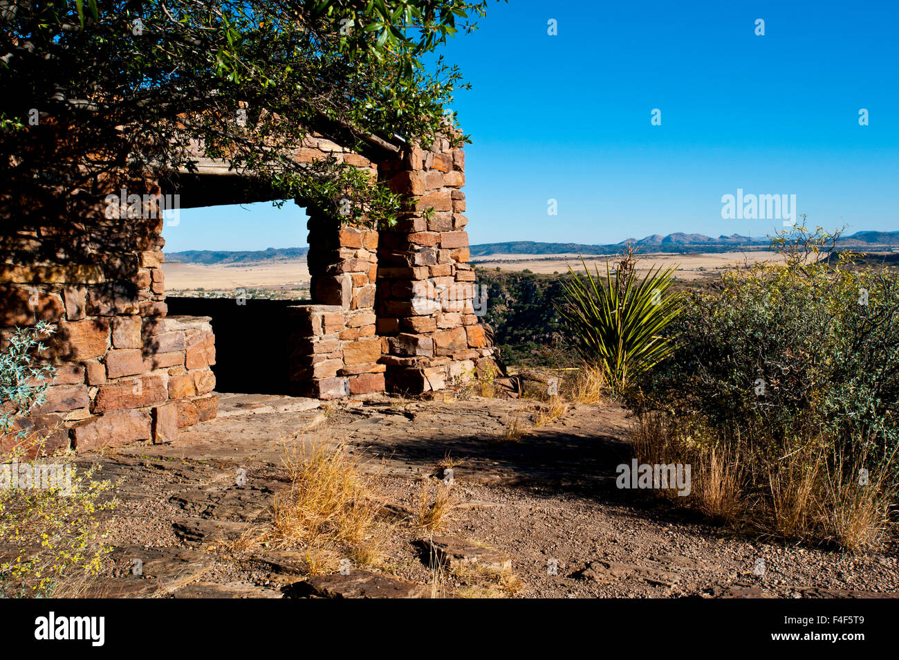 USA, Fort Davis, Texas, Davis Mountains State Park, Skyline Drive Stone ...