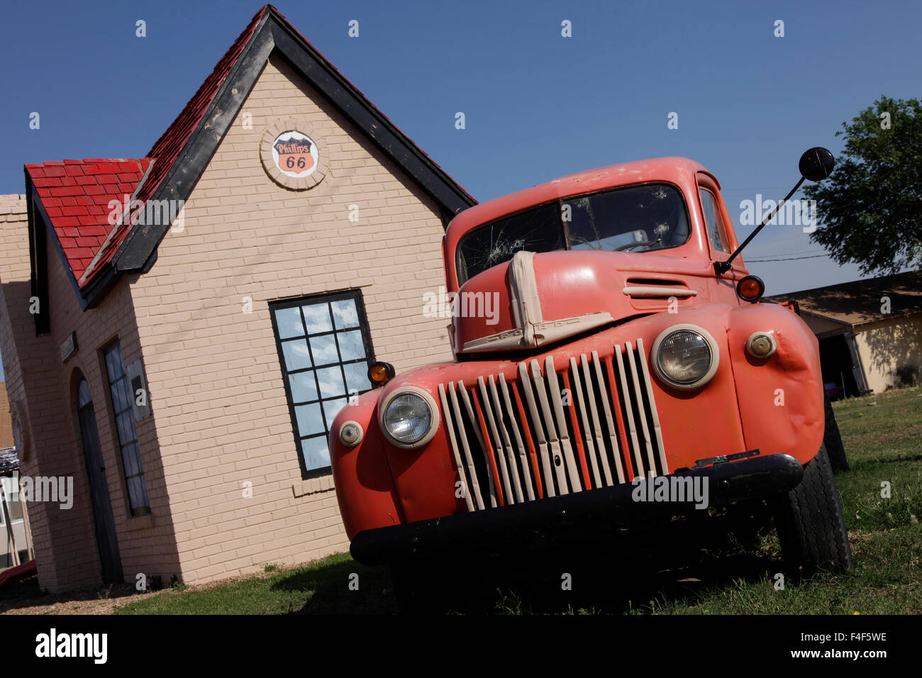 Mclean building hi-res stock photography and images - Alamy