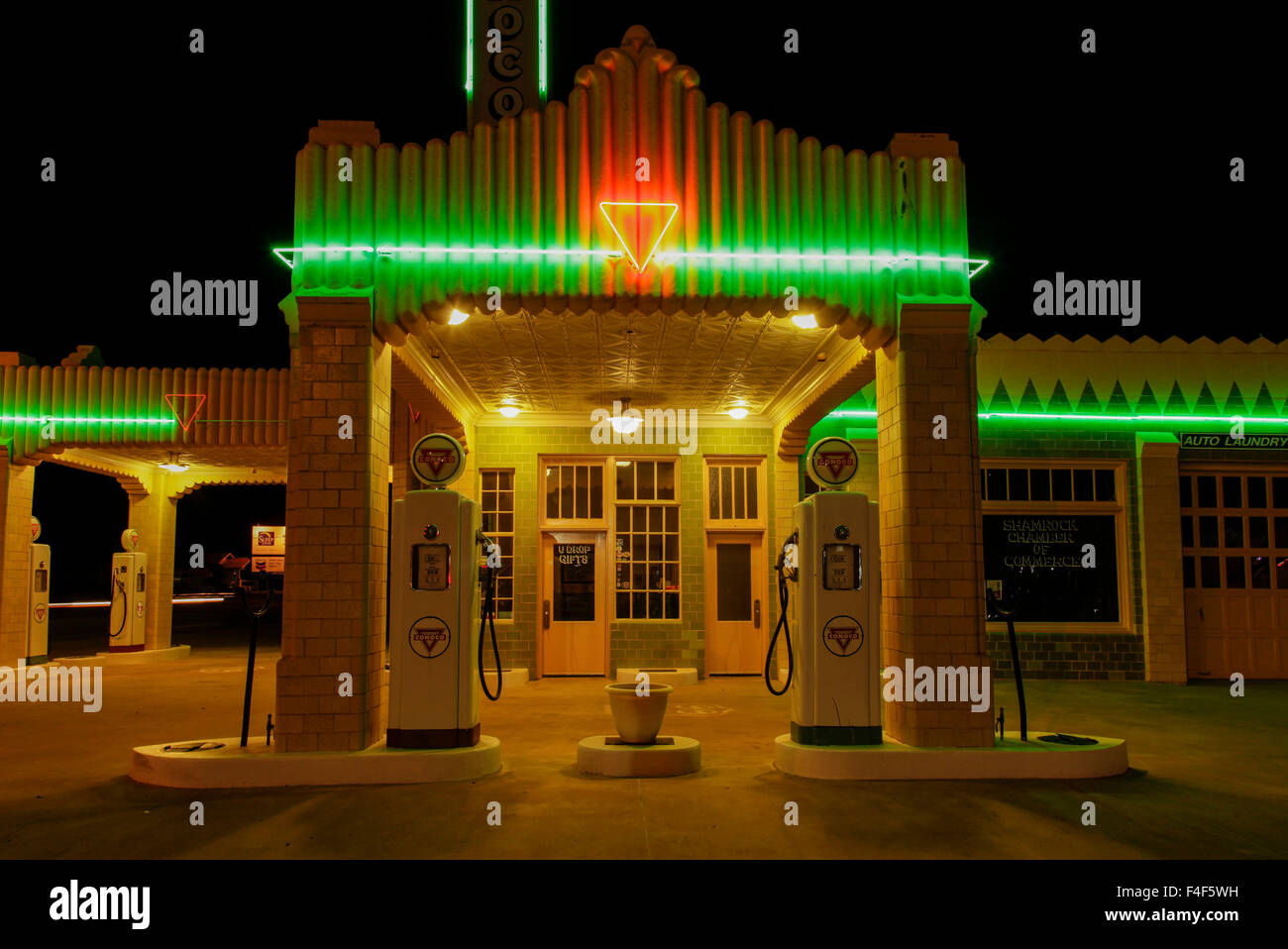 Shamrock gas pump hi-res stock photography and images - Alamy