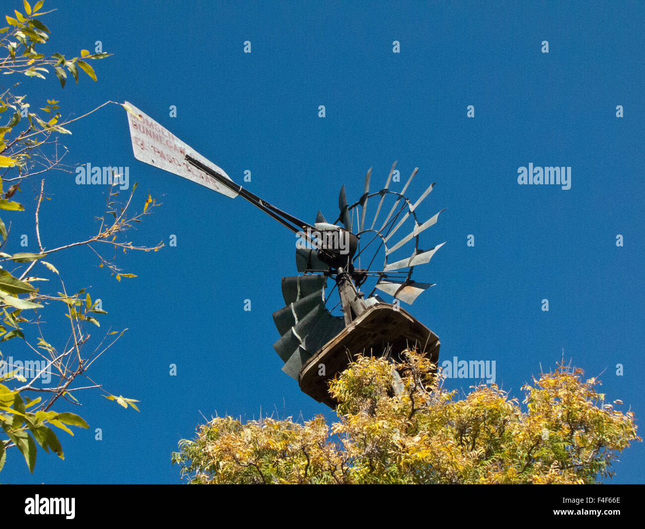 Texas rio grande windmill hi-res stock photography and images - Alamy