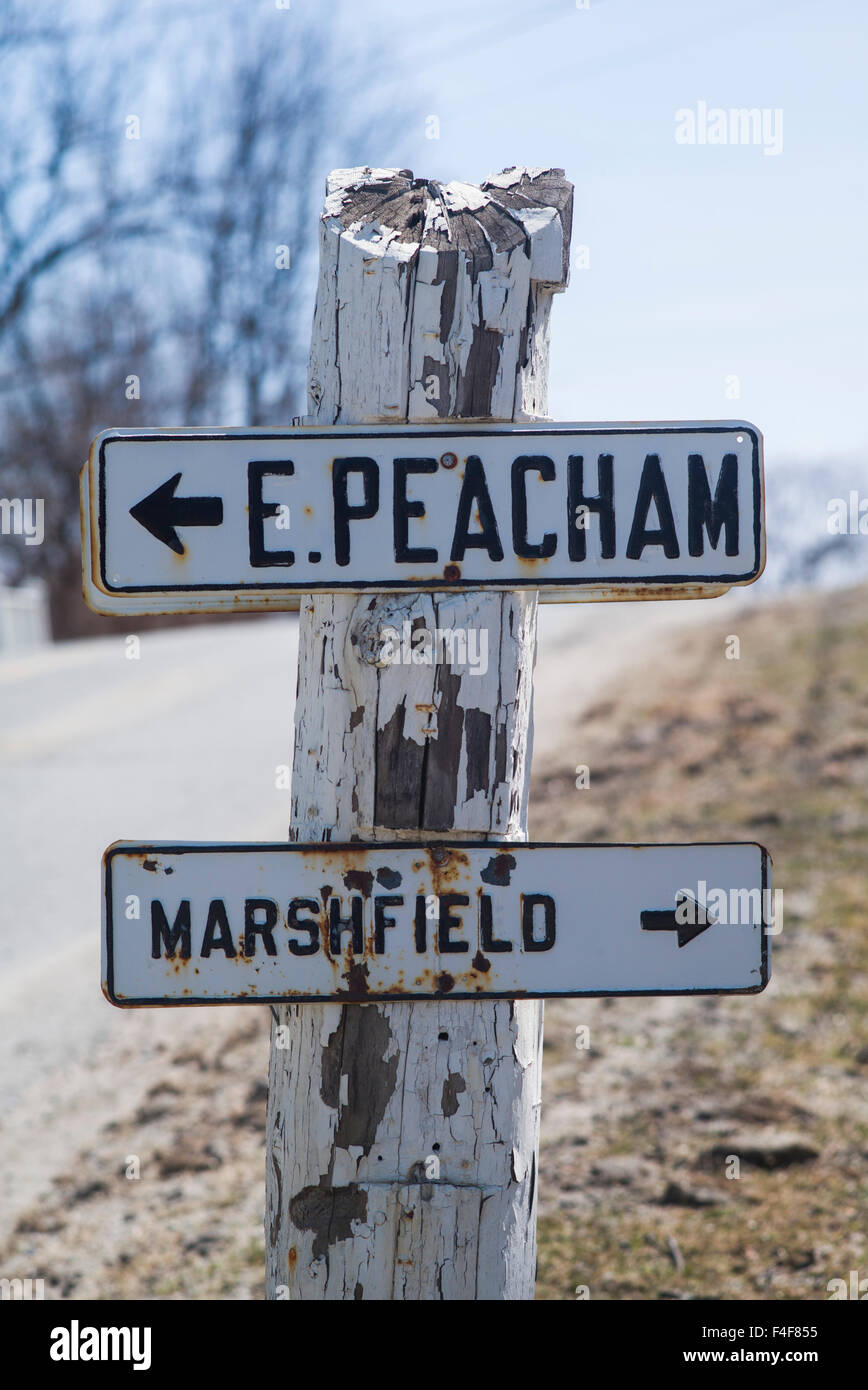 Vermont, Peacham, road signs Stock Photo - Alamy