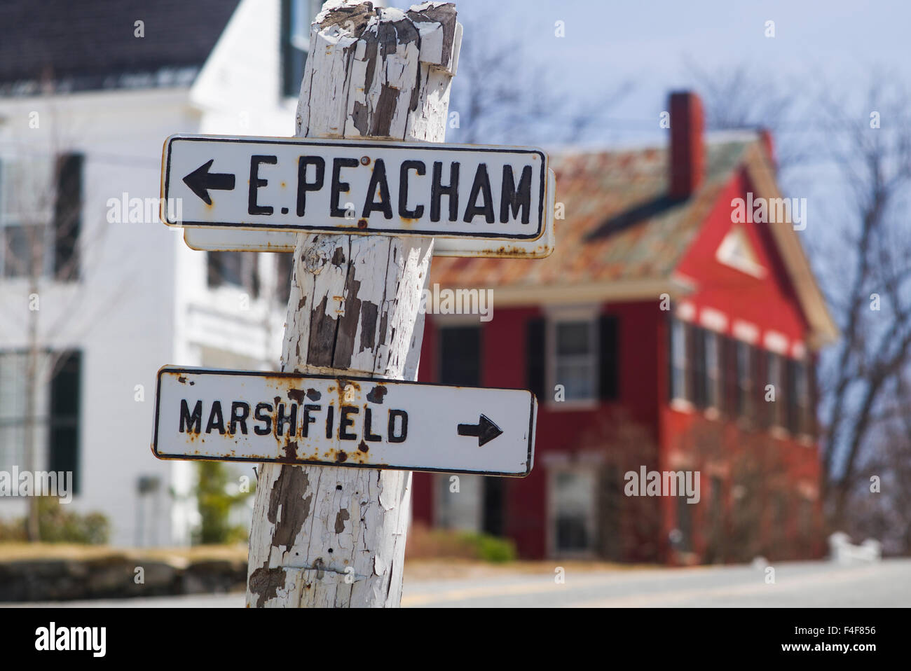 Vermont, Peacham, road signs Stock Photo - Alamy