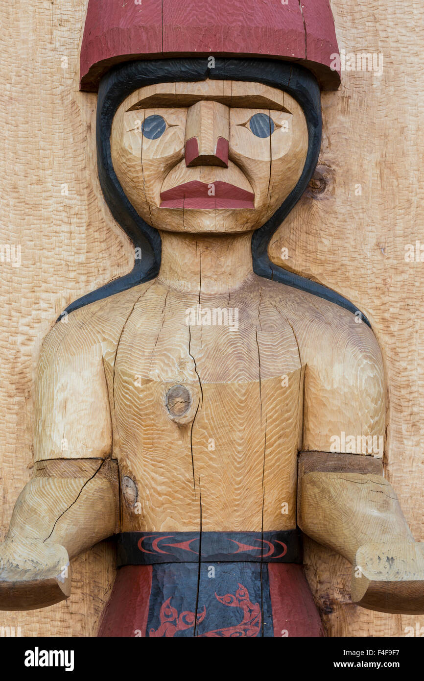 USA, Washington, Suquamish. Wooden carving of Suquamish Tribe Veterans ...