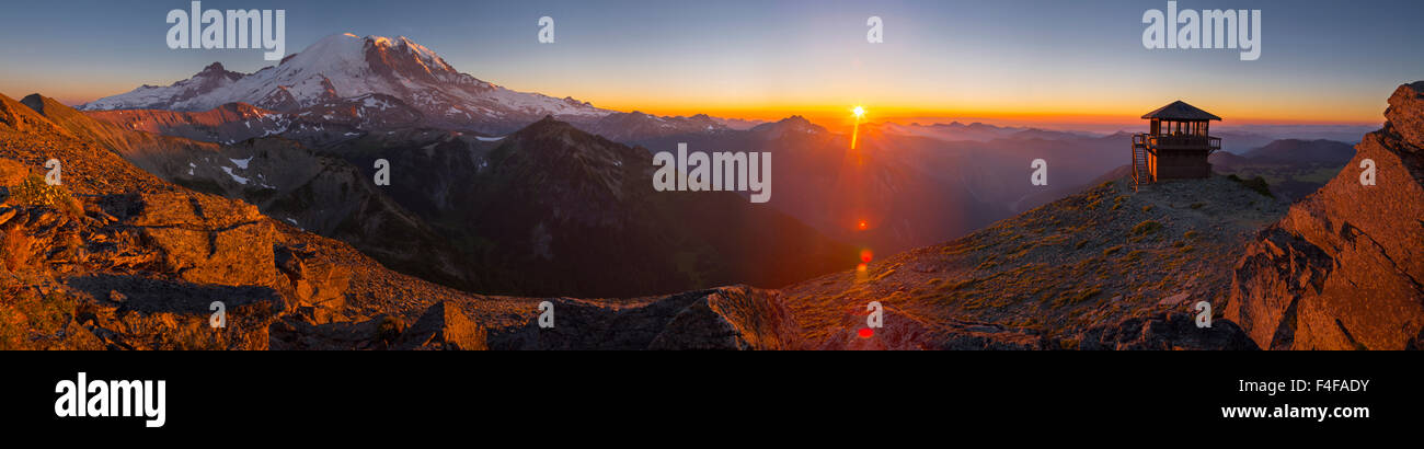 USA, Washington State. Panorama from Mt. Fremont lookout to Mt. Rainier ...