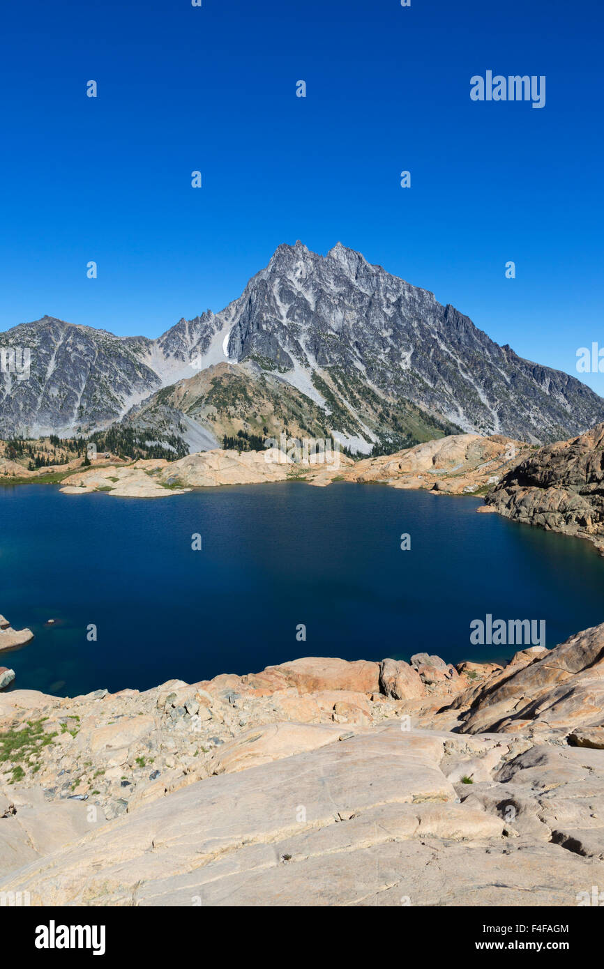 USA, Washington, Alpine Lakes Wilderness, Ingalls Lake and Mount Stuart ...