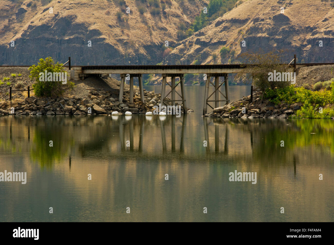 Railroad Bridge, Snake River, Wawawai County Park, Washington, USA ...