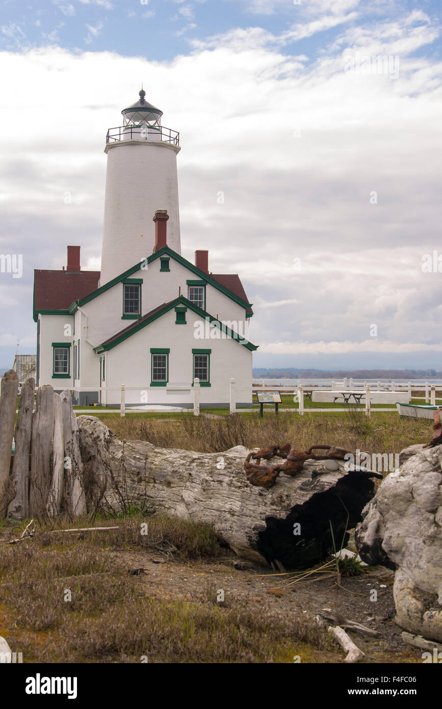 USA, Washington State. Dungeness Spit Lighthouse on largest sand spit ...