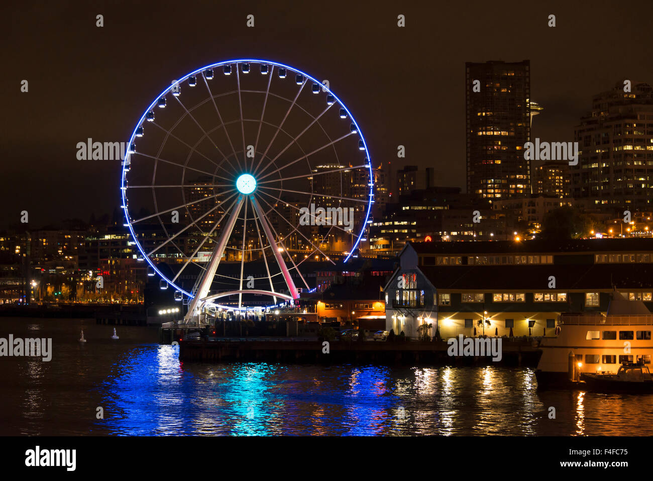 USA, Washington State, Seattle. Seattle Great Wheel at night ...