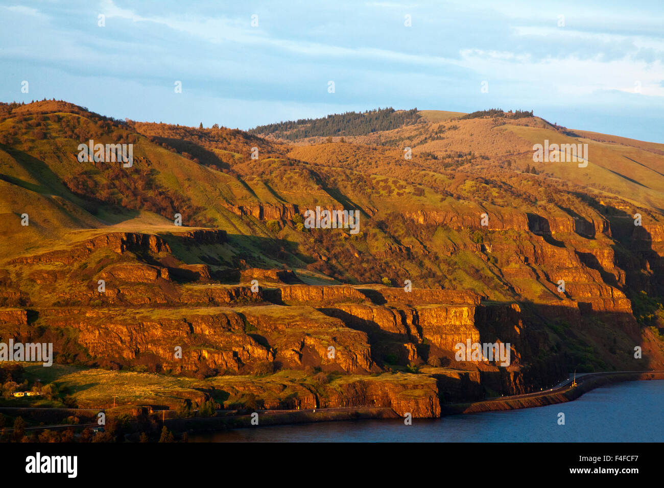 USA, Washington State, Cliffs along the Columbia Gorge of Washington ...