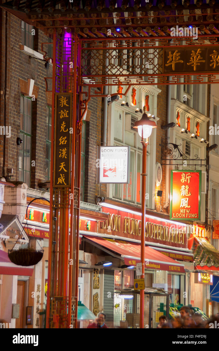 Chinatown london england uk signs hi-res stock photography and images ...